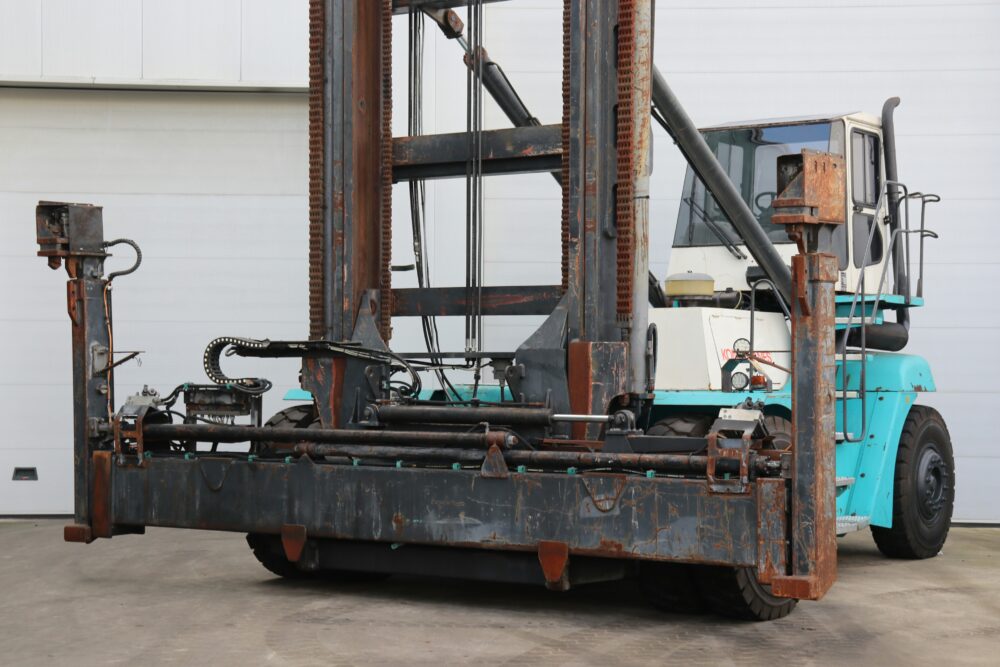 The spectrum of spreaders for Empty Container Handlers - Heavy Cargo ...